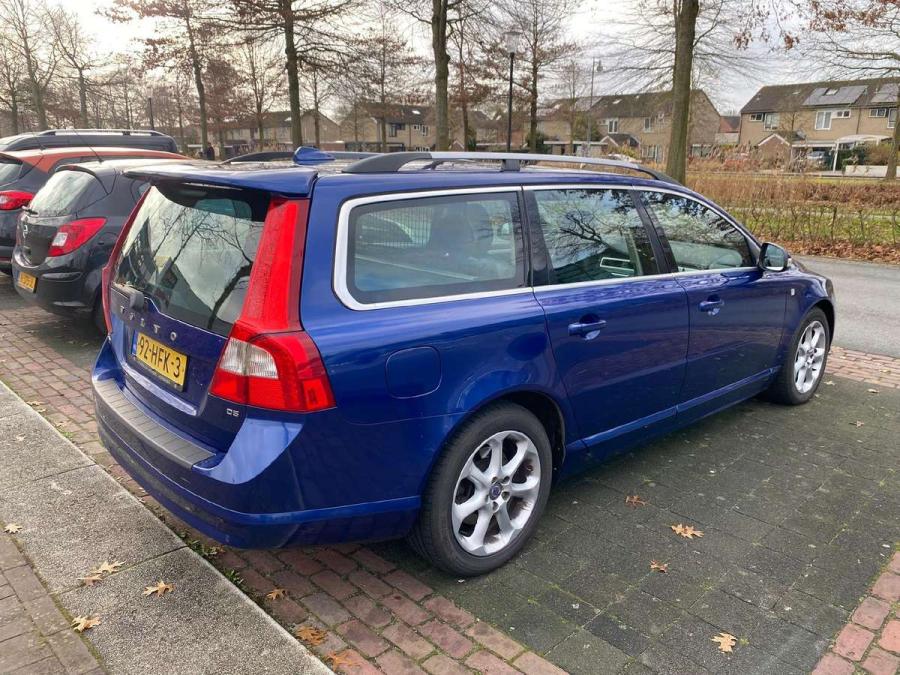 Blue Volvo V70 2008 in Vilnius, with an engine capacity of 2.40 L and mileage of 347 thousand km for 3950 €, photo 5 on AUTOMOTO.COM.LV