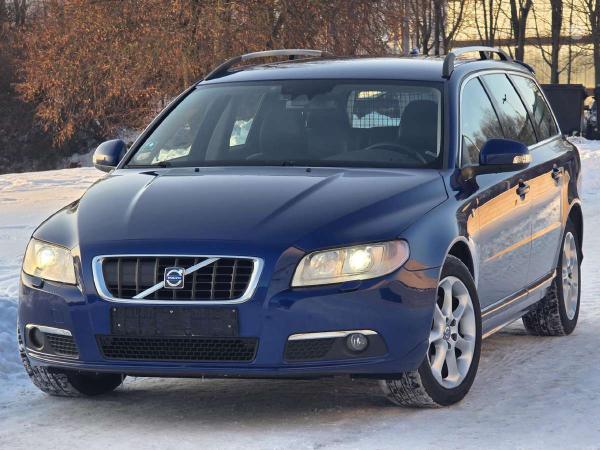 Blue Volvo V70 2008 in Vilnius, with an engine capacity of 2.40 L and mileage of 359 thousand km for 3950 €, photo 1 on AUTOMOTO.COM.LV