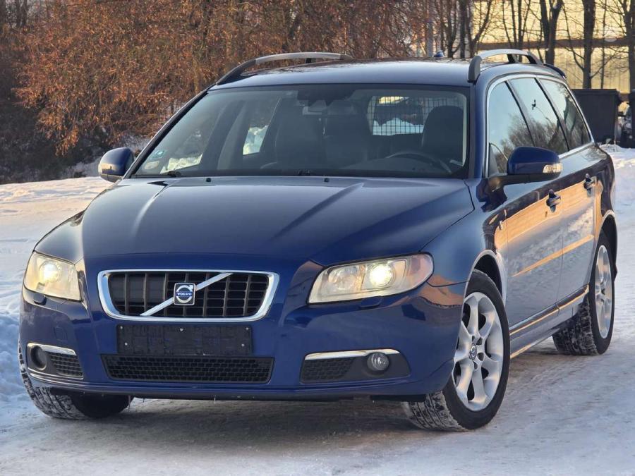 Zils Volvo V70 2008 Viļņa, ar dzinēja tilpumu 2.40 L un nobraukumu 359 tūkst. km par 3950 €, foto 1 vietnē AUTOMOTO.COM.LV
