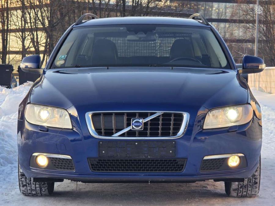 Zils Volvo V70 2008 Viļņa, ar dzinēja tilpumu 2.40 L un nobraukumu 359 tūkst. km par 3950 €, foto 7 vietnē AUTOMOTO.COM.LV