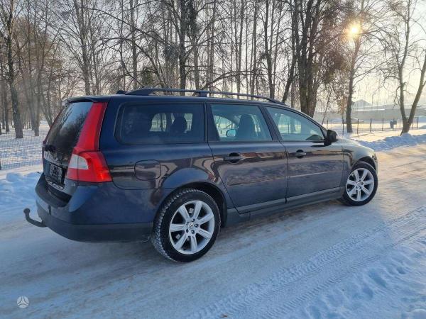 Blue Volvo V70 2008 in Prienai, with an engine capacity of 2.40 L and mileage of 332 thousand km for 3650 €, photo 6 on AUTOMOTO.COM.LV