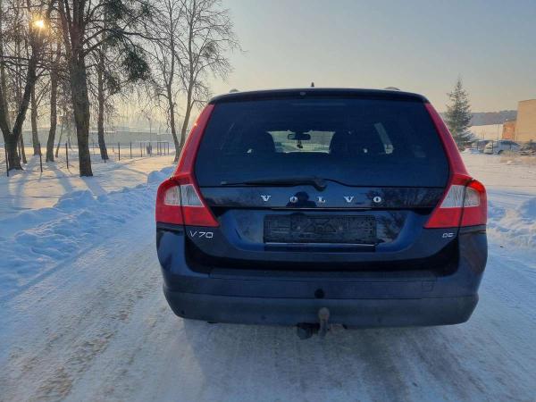Blue Volvo V70 2008 in Prienai, with an engine capacity of 2.40 L and mileage of 332 thousand km for 3650 €, photo 8 on AUTOMOTO.COM.LV