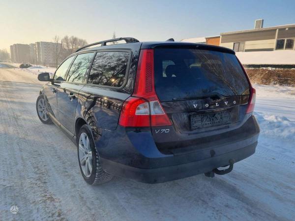 Blue Volvo V70 2008 in Prienai, with an engine capacity of 2.40 L and mileage of 332 thousand km for 3650 €, photo 9 on AUTOMOTO.COM.LV
