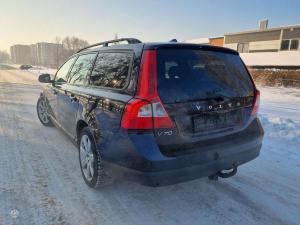 Blue Volvo V70 2008 in Prienai, with an engine capacity of 2.40 L and mileage of 332 thousand km for 3650 €, photo 9 on AUTOMOTO.COM.LV