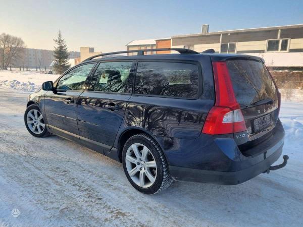Blue Volvo V70 2008 in Prienai, with an engine capacity of 2.40 L and mileage of 332 thousand km for 3650 €, photo 10 on AUTOMOTO.COM.LV