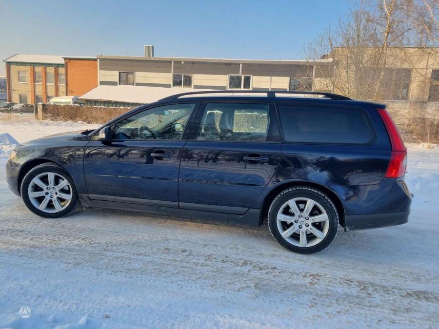 Blue Volvo V70 2008 in Prienai, with an engine capacity of 2.40 L and mileage of 332 thousand km for 3650 €, photo 11 on AUTOMOTO.COM.LV