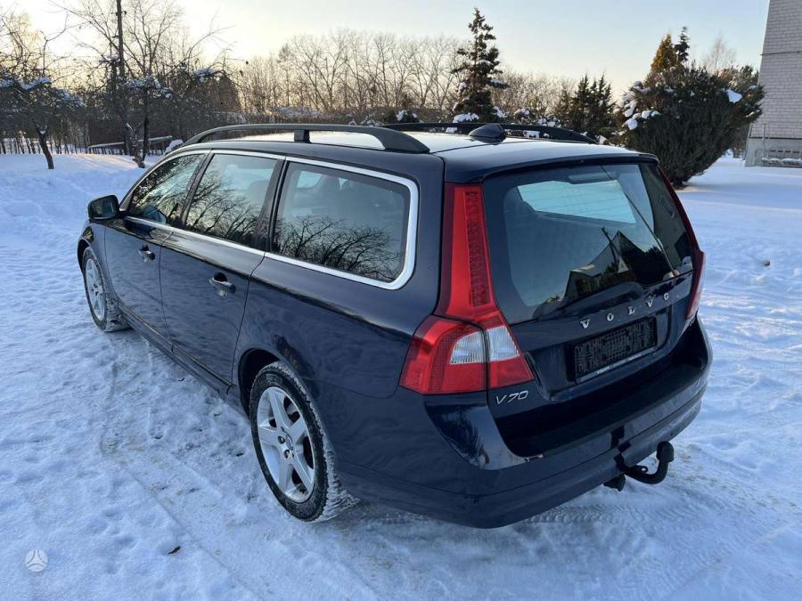 Blue Volvo V70 2008 in Sirvintos, with an engine capacity of 2.40 L and mileage of 315 thousand km for 3749 €, photo 3 on AUTOMOTO.COM.LV