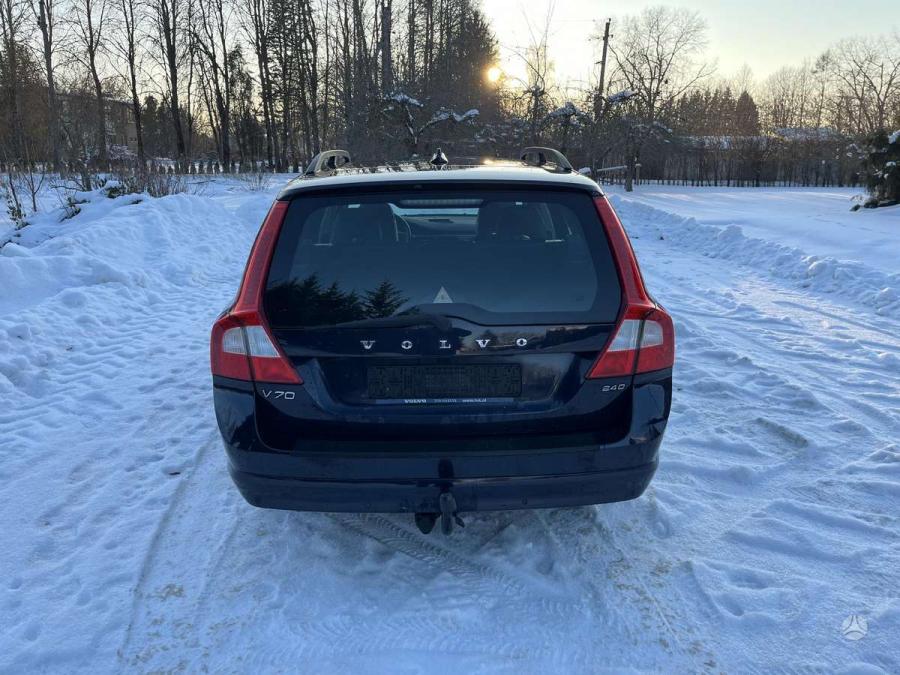 Blue Volvo V70 2008 in Sirvintos, with an engine capacity of 2.40 L and mileage of 315 thousand km for 3749 €, photo 4 on AUTOMOTO.COM.LV