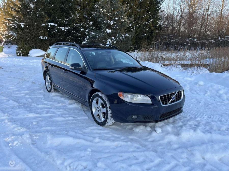 Blue Volvo V70 2008 in Sirvintos, with an engine capacity of 2.40 L and mileage of 315 thousand km for 3749 €, photo 7 on AUTOMOTO.COM.LV