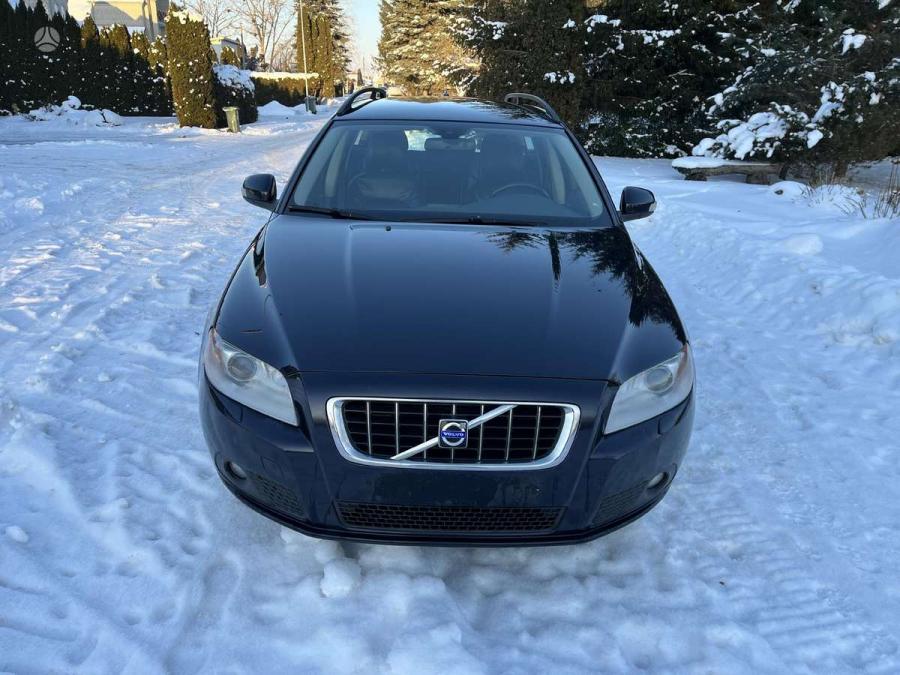 Blue Volvo V70 2008 in Sirvintos, with an engine capacity of 2.40 L and mileage of 315 thousand km for 3749 €, photo 8 on AUTOMOTO.COM.LV