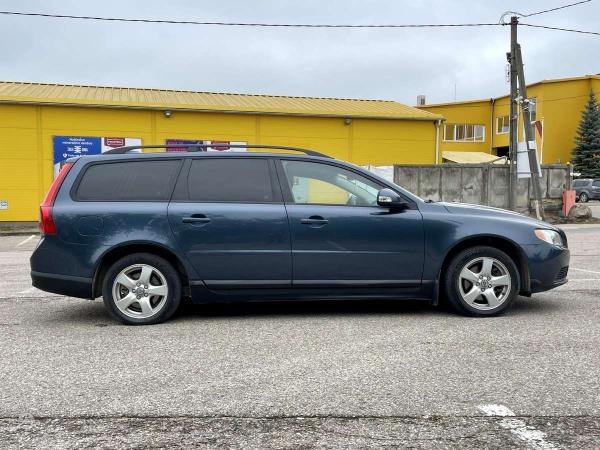 Zils Volvo V70 2008 Viļņa, ar dzinēja tilpumu 2.00 L un nobraukumu 350 tūkst. km par 3150 €, foto 6 vietnē AUTOMOTO.COM.LV