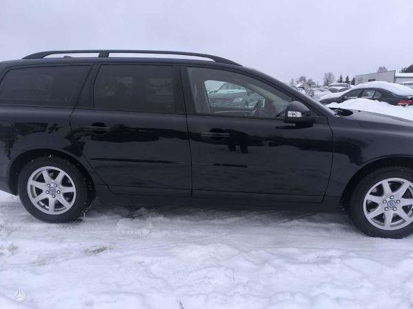 Blue Volvo V70 2008 in Utena, with an engine capacity of 2.40 L and mileage of 303 thousand km for 3950 €, photo 5 on AUTOMOTO.COM.LV