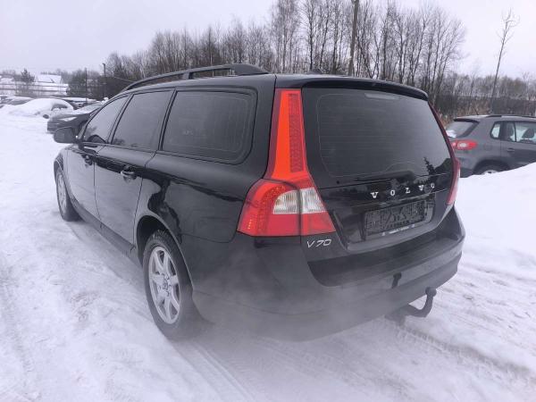 Blue Volvo V70 2008 in Utena, with an engine capacity of 2.40 L and mileage of 303 thousand km for 3950 €, photo 7 on AUTOMOTO.COM.LV
