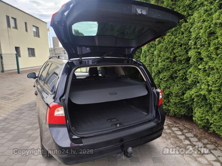 Zils Volvo V70 2008 Paide, ar dzinēja tilpumu 2.40 L un nobraukumu 379 tūkst. km par 4990 €, foto 14 vietnē AUTOMOTO.COM.LV