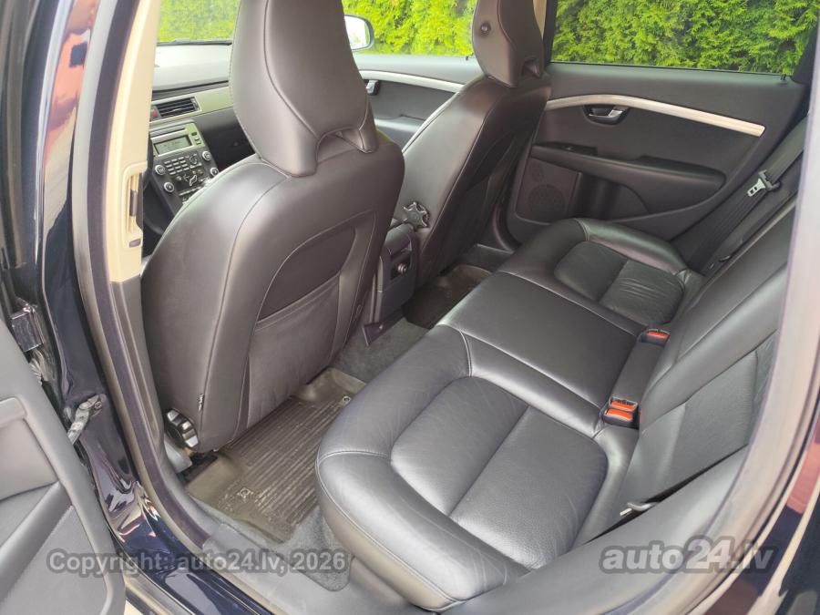 Zils Volvo V70 2008 Paide, ar dzinēja tilpumu 2.40 L un nobraukumu 379 tūkst. km par 4990 €, foto 17 vietnē AUTOMOTO.COM.LV