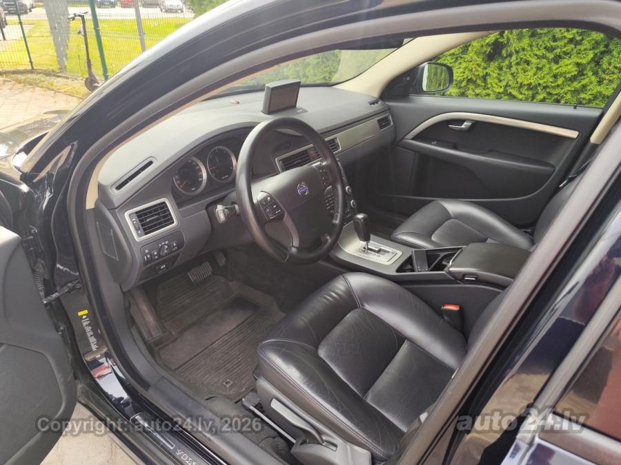Zils Volvo V70 2008 Paide, ar dzinēja tilpumu 2.40 L un nobraukumu 379 tūkst. km par 4990 €, foto 19 vietnē AUTOMOTO.COM.LV