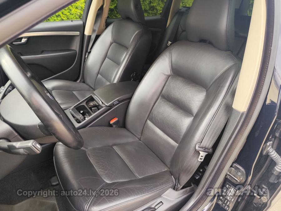 Zils Volvo V70 2008 Paide, ar dzinēja tilpumu 2.40 L un nobraukumu 379 tūkst. km par 4990 €, foto 21 vietnē AUTOMOTO.COM.LV
