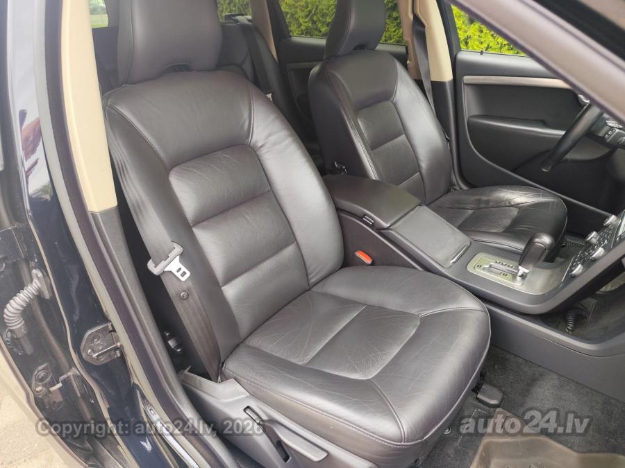 Zils Volvo V70 2008 Paide, ar dzinēja tilpumu 2.40 L un nobraukumu 379 tūkst. km par 4990 €, foto 24 vietnē AUTOMOTO.COM.LV