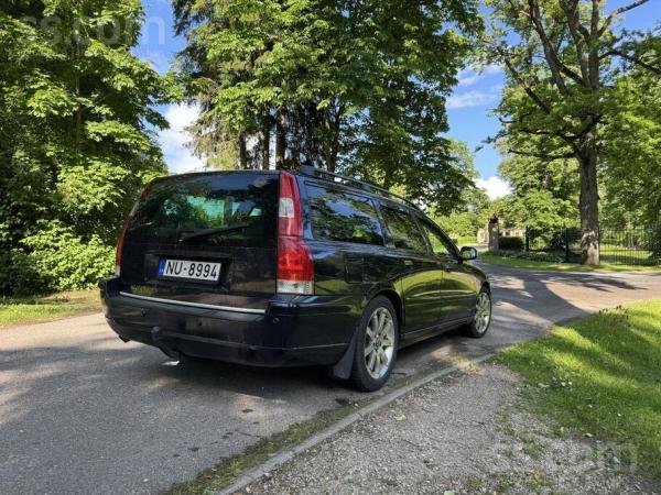 Blue Volvo V70 2008 in Valmiera, with an engine capacity of 2.40 L and mileage of 400 thousand km for 3500 €, photo 3 on AUTOMOTO.COM.LV