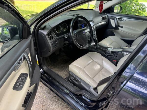 Zils Volvo V70 2008 Valmiera, ar dzinēja tilpumu 2.40 L un nobraukumu 400 tūkst. km par 3500 €, foto 10 vietnē AUTOMOTO.COM.LV
