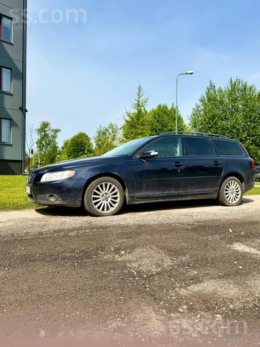 Zils Volvo V70 2008 Rīga, ar dzinēja tilpumu 2.40 L un nobraukumu 306 tūkst. km par 1600 €, foto 1 vietnē AUTOMOTO.COM.LV