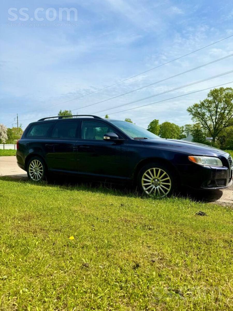 Zils Volvo V70 2008 Rīga, ar dzinēja tilpumu 2.40 L un nobraukumu 306 tūkst. km par 1600 €, foto 4 vietnē AUTOMOTO.COM.LV
