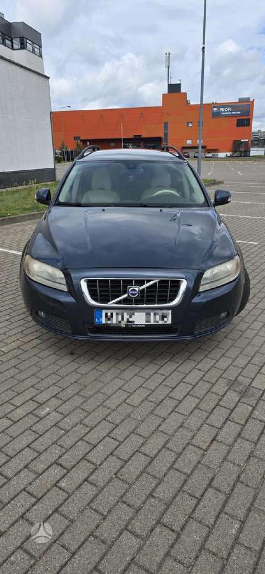 Zils Volvo V70 2008 Viļņa, ar dzinēja tilpumu 2.40 L un nobraukumu 338 tūkst. km par 3000 €, foto 1 vietnē AUTOMOTO.COM.LV