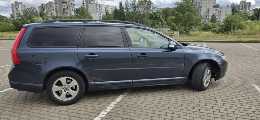 Zils Volvo V70 2008 Viļņa, ar dzinēja tilpumu 2.40 L un nobraukumu 338 tūkst. km par 3000 €, foto 5 vietnē AUTOMOTO.COM.LV