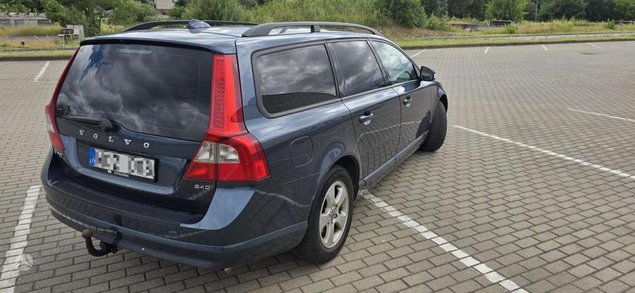 Zils Volvo V70 2008 Viļņa, ar dzinēja tilpumu 2.40 L un nobraukumu 338 tūkst. km par 3000 €, foto 7 vietnē AUTOMOTO.COM.LV