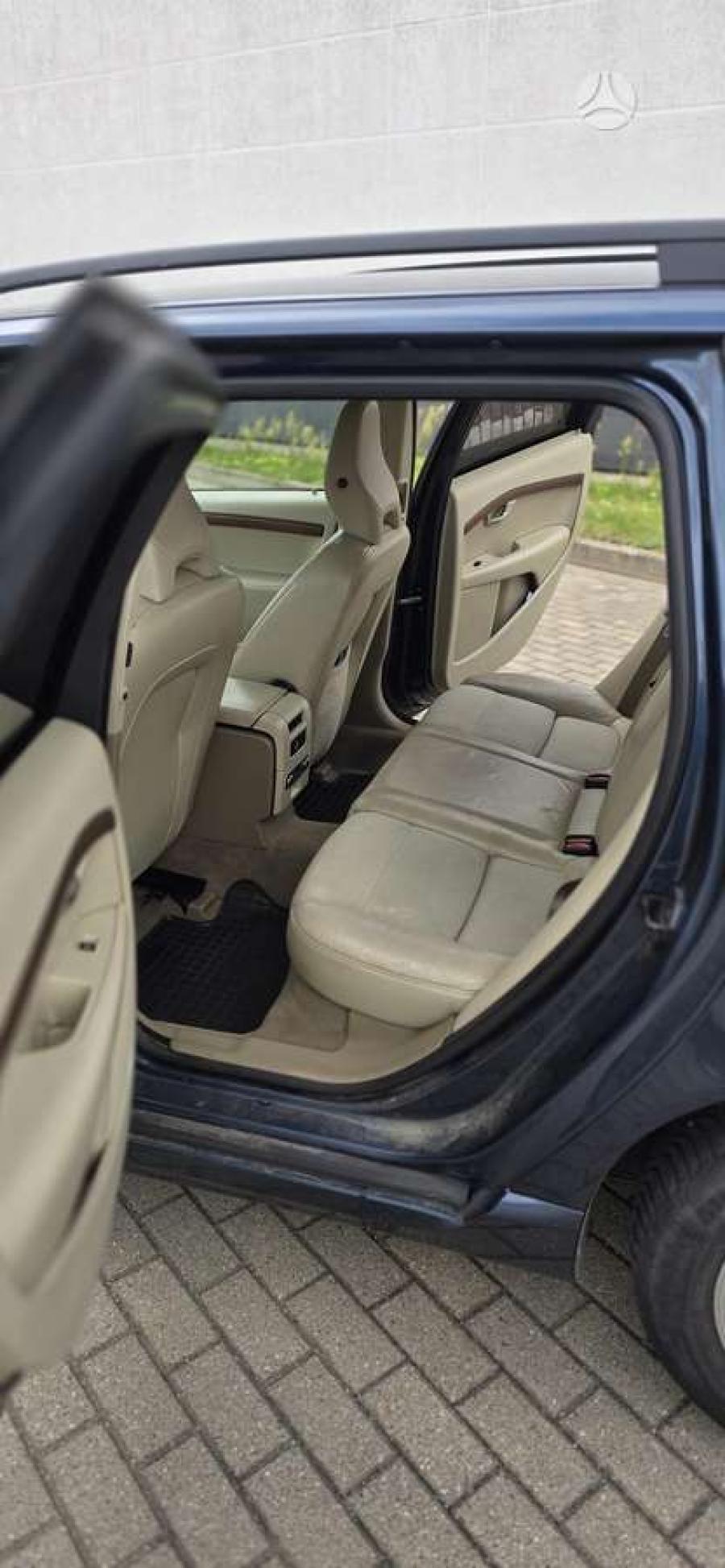 Zils Volvo V70 2008 Viļņa, ar dzinēja tilpumu 2.40 L un nobraukumu 338 tūkst. km par 3000 €, foto 19 vietnē AUTOMOTO.COM.LV