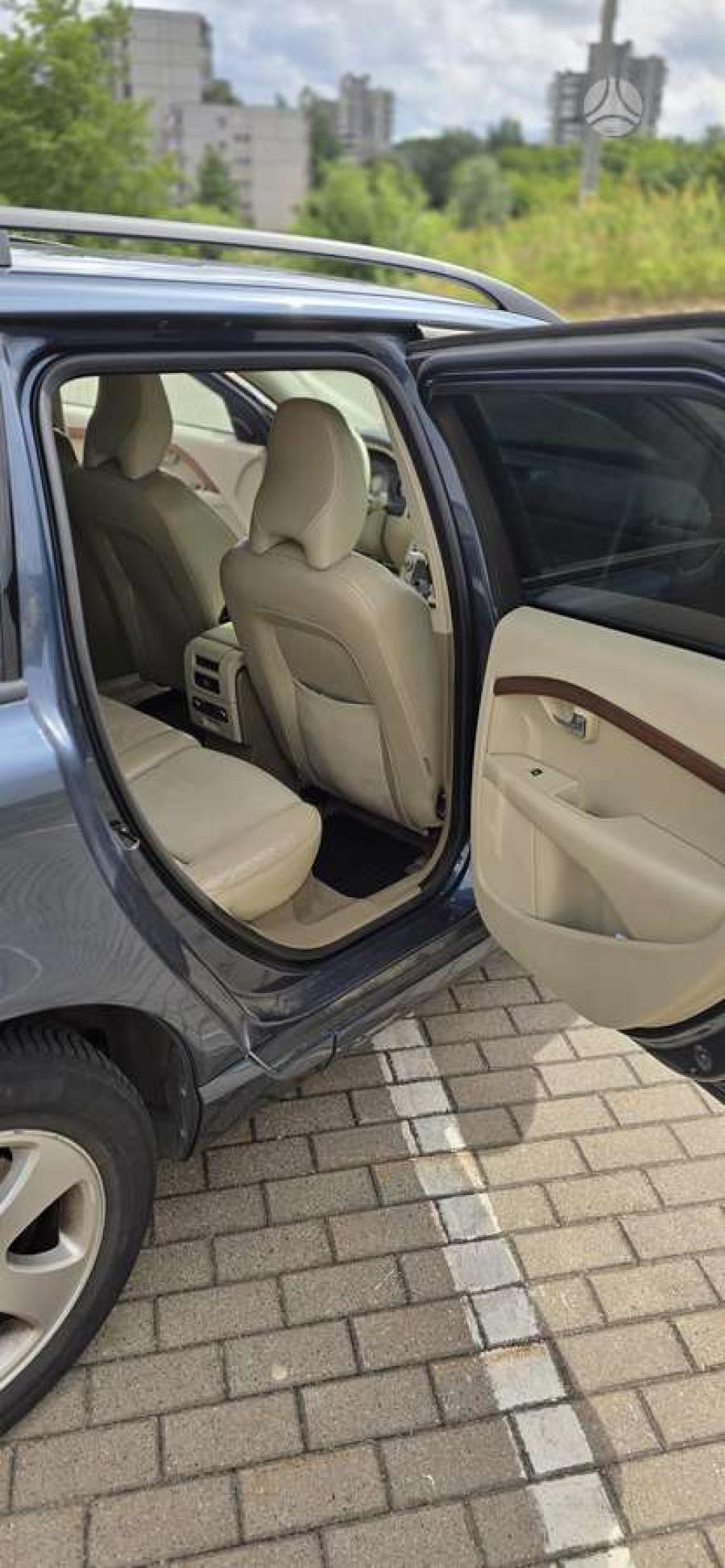 Zils Volvo V70 2008 Viļņa, ar dzinēja tilpumu 2.40 L un nobraukumu 338 tūkst. km par 3000 €, foto 22 vietnē AUTOMOTO.COM.LV