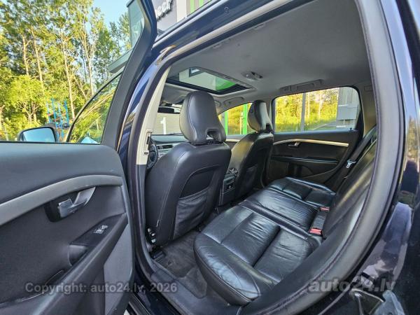 Blue Volvo V70 2008 in Tallinn, with an engine capacity of 2.40 L and mileage of 305 thousand km for 5499 €, photo 9 on AUTOMOTO.COM.LV