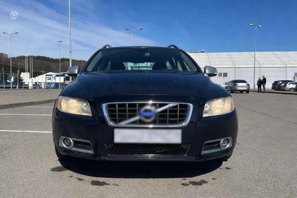 Zils Volvo V70 2008 Viļņa, ar dzinēja tilpumu 2.40 L un nobraukumu 286 tūkst. km par 3100 €, foto 1 vietnē AUTOMOTO.COM.LV