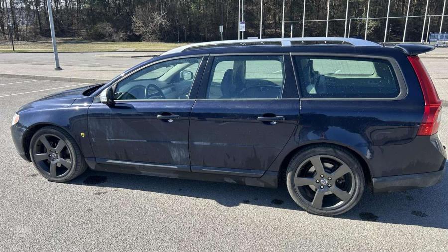 Zils Volvo V70 2008 Viļņa, ar dzinēja tilpumu 2.40 L un nobraukumu 286 tūkst. km par 3100 €, foto 4 vietnē AUTOMOTO.COM.LV