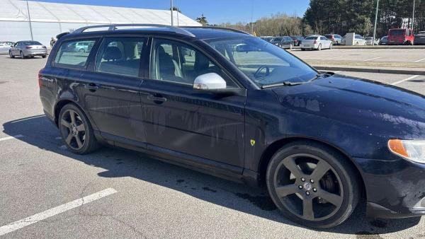 Zils Volvo V70 2008 Viļņa, ar dzinēja tilpumu 2.40 L un nobraukumu 286 tūkst. km par 3100 €, foto 4 vietnē AUTOMOTO.COM.LV
