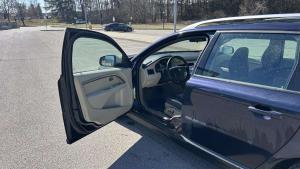 Zils Volvo V70 2008 Viļņa, ar dzinēja tilpumu 2.40 L un nobraukumu 286 tūkst. km par 3100 €, foto 6 vietnē AUTOMOTO.COM.LV