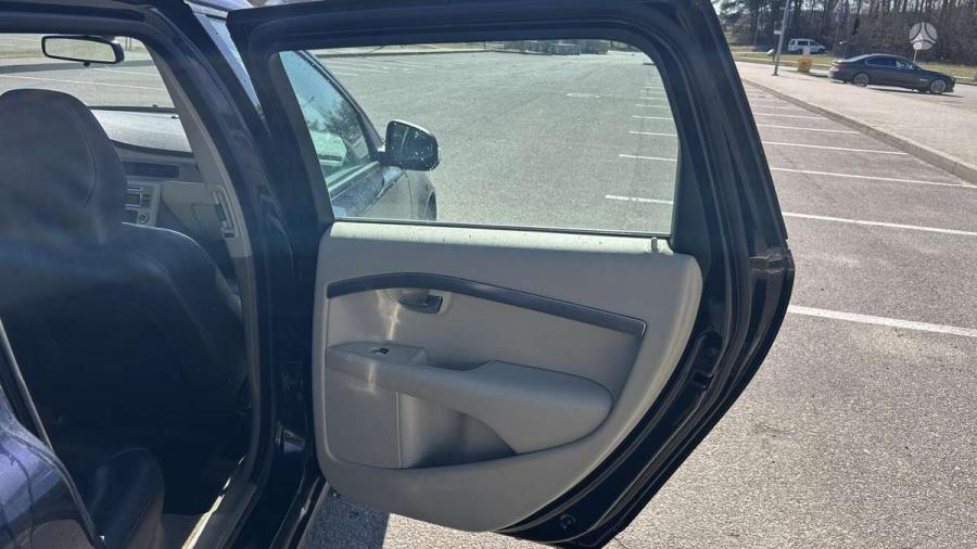Zils Volvo V70 2008 Viļņa, ar dzinēja tilpumu 2.40 L un nobraukumu 286 tūkst. km par 3100 €, foto 12 vietnē AUTOMOTO.COM.LV