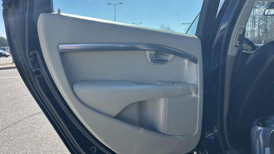 Zils Volvo V70 2008 Viļņa, ar dzinēja tilpumu 2.40 L un nobraukumu 286 tūkst. km par 3100 €, foto 14 vietnē AUTOMOTO.COM.LV