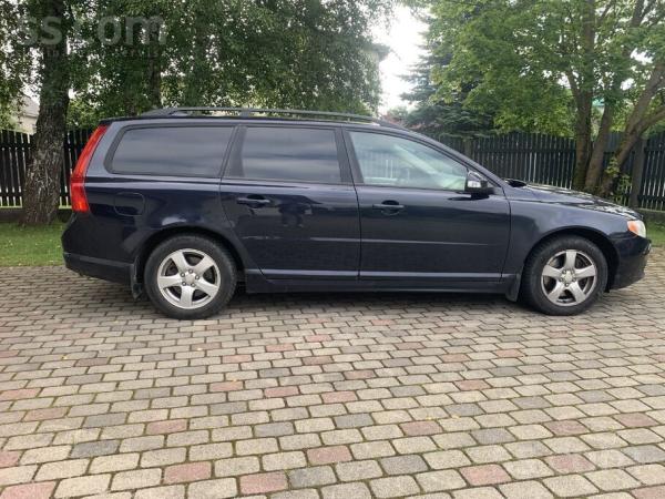 Zils Volvo V70 2008 Rīga, ar dzinēja tilpumu 2.50 L un nobraukumu 400 tūkst. km par 2300 €, foto 4 vietnē AUTOMOTO.COM.LV