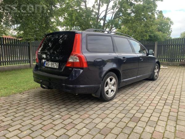 Zils Volvo V70 2008 Rīga, ar dzinēja tilpumu 2.50 L un nobraukumu 400 tūkst. km par 2300 €, foto 5 vietnē AUTOMOTO.COM.LV