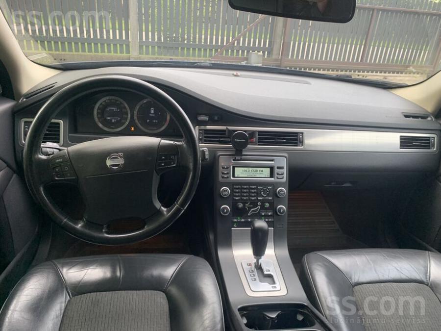 Blue Volvo V70 2008 in Riga, with an engine capacity of 2.40 L and mileage of 400 thousand km for 2300 €, photo 3 on AUTOMOTO.COM.LV