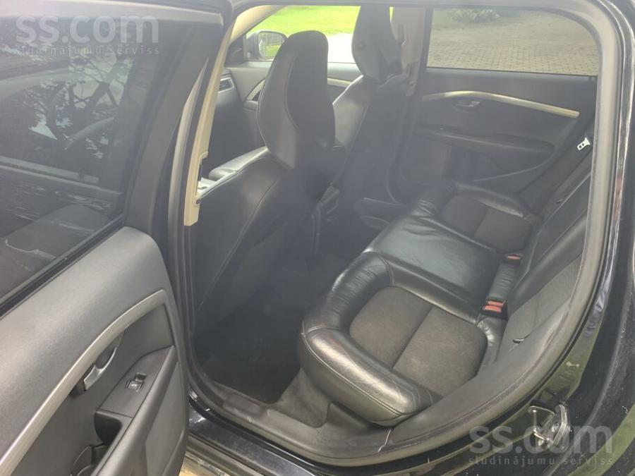 Blue Volvo V70 2008 in Riga, with an engine capacity of 2.40 L and mileage of 400 thousand km for 2300 €, photo 9 on AUTOMOTO.COM.LV
