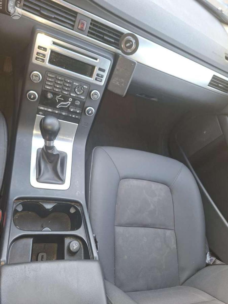 Zils Volvo V70 2008 Viļņa, ar dzinēja tilpumu 2.40 L un nobraukumu 330 tūkst. km par 2900 €, foto 3 vietnē AUTOMOTO.COM.LV