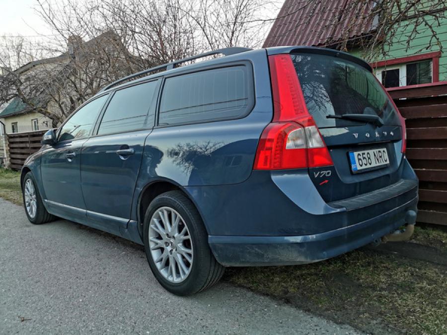 Zils Volvo V70 2008 Pērnava, ar dzinēja tilpumu 2.40 L un nobraukumu 414 tūkst. km par 2200 €, foto 5 vietnē AUTOMOTO.COM.LV