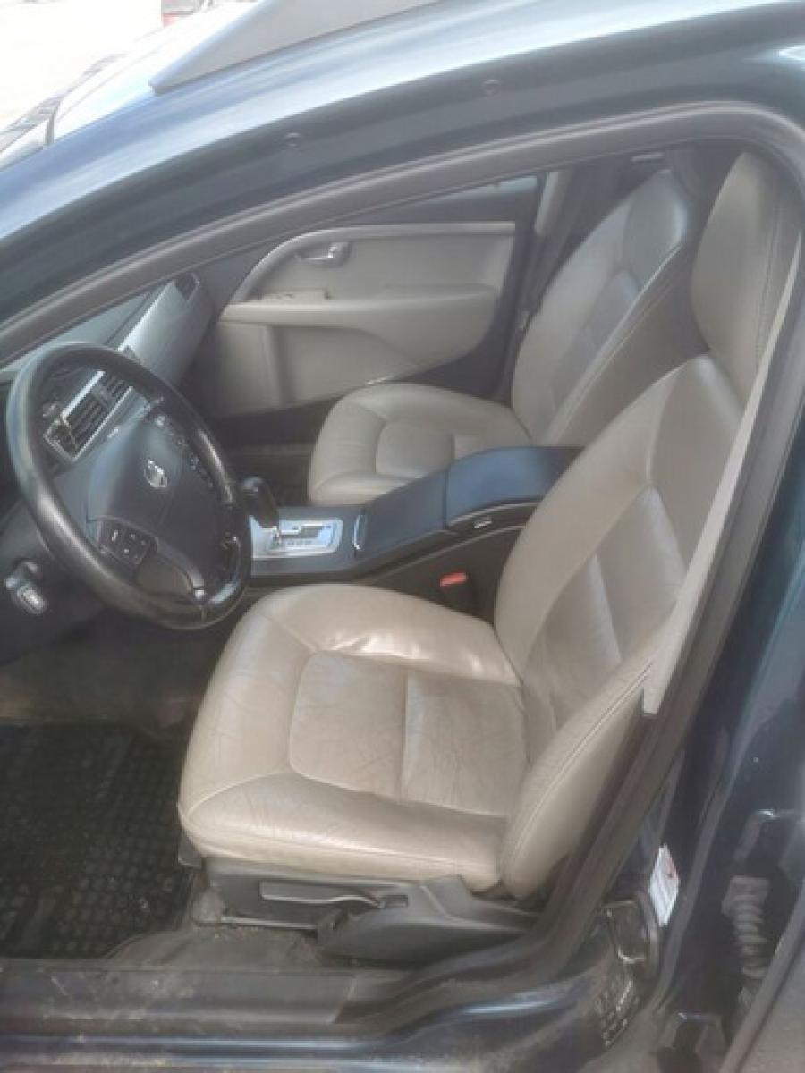 Zils Volvo V70 2008 Pērnava, ar dzinēja tilpumu 2.40 L un nobraukumu 414 tūkst. km par 2200 €, foto 7 vietnē AUTOMOTO.COM.LV