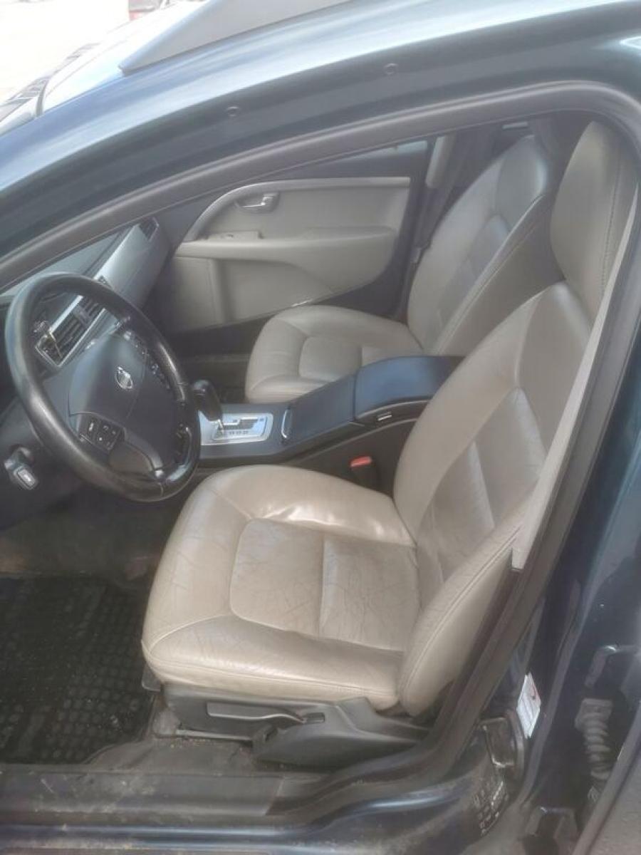 Zils Volvo V70 2008 Pērnava, ar dzinēja tilpumu 2.40 L un nobraukumu 414 tūkst. km par 2200 €, foto 16 vietnē AUTOMOTO.COM.LV