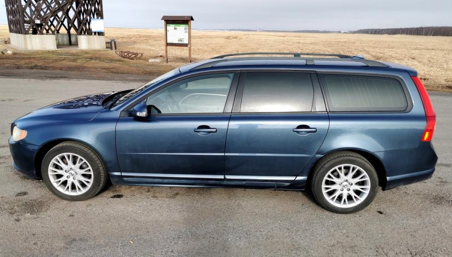 Zils Volvo V70 2008 Pērnava, ar dzinēja tilpumu 2.40 L un nobraukumu 414 tūkst. km par 2200 €, foto 18 vietnē AUTOMOTO.COM.LV
