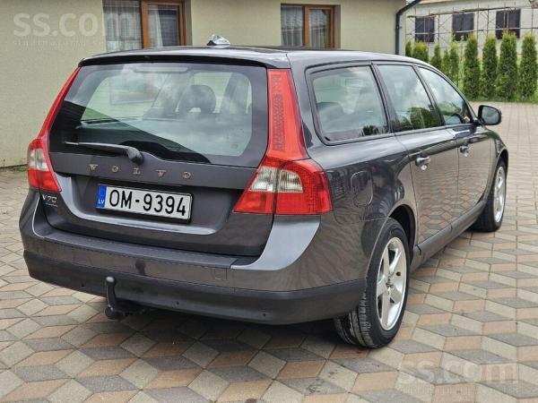 Blue Volvo V70 2008 in Talsi, with an engine capacity of 2.00 L and mileage of 254 thousand km for 4800 €, photo 4 on AUTOMOTO.COM.LV