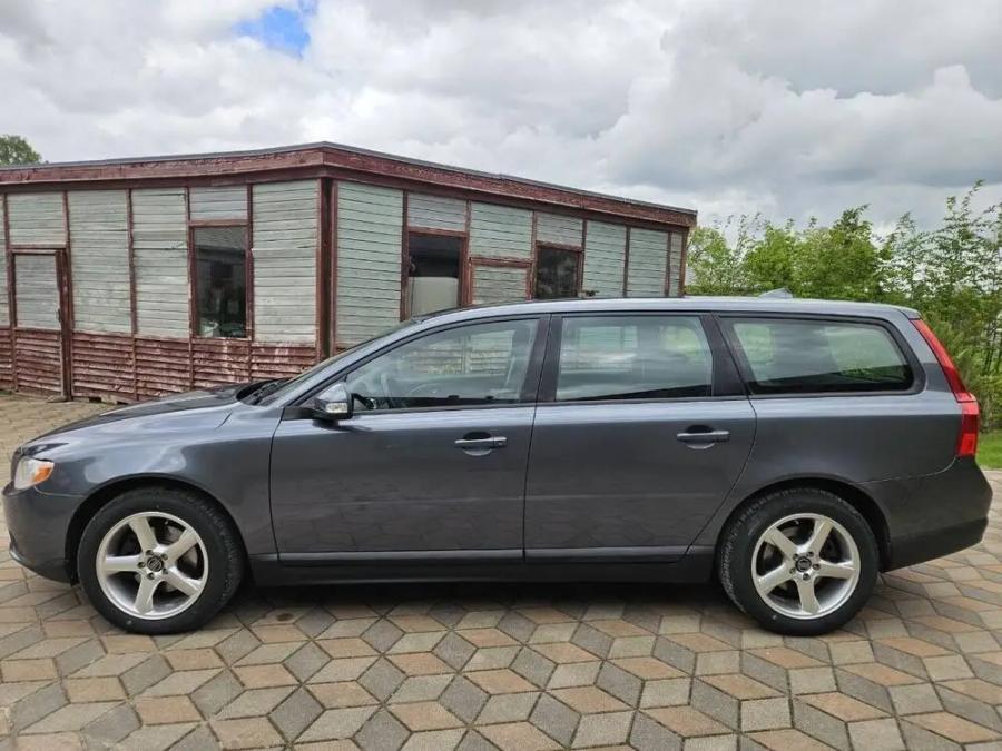 Blue Volvo V70 2008 in Talsi, with an engine capacity of 2.00 L and mileage of 254 thousand km for 4800 €, photo 7 on AUTOMOTO.COM.LV