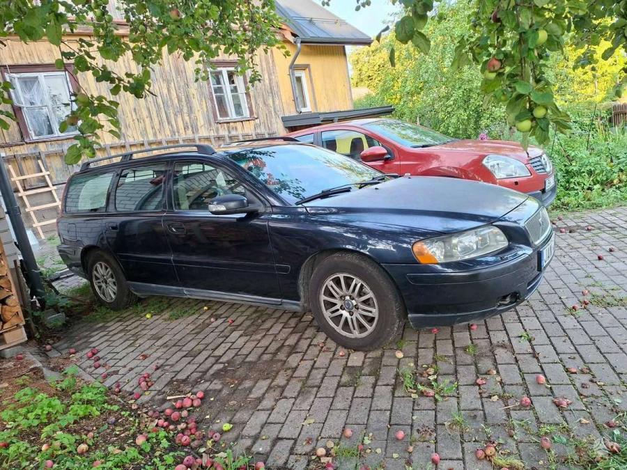 Zils Volvo V70 2008 Trakai, ar dzinēja tilpumu 2.44 L un nobraukumu 366 tūkst. km par 1570 €, foto 3 vietnē AUTOMOTO.COM.LV